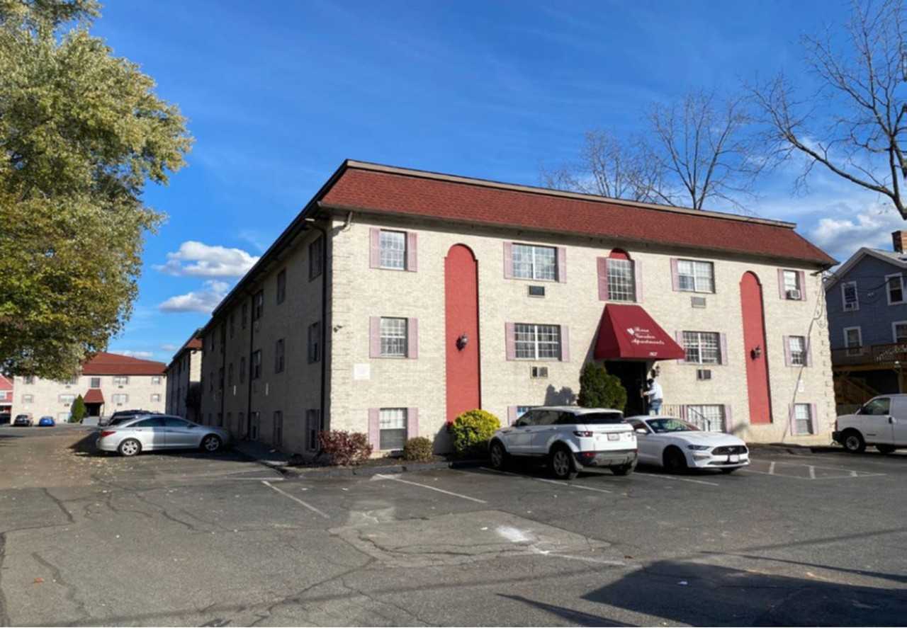 Upgraded and renovated apartments in a downtown Framingham - 258 Union ...