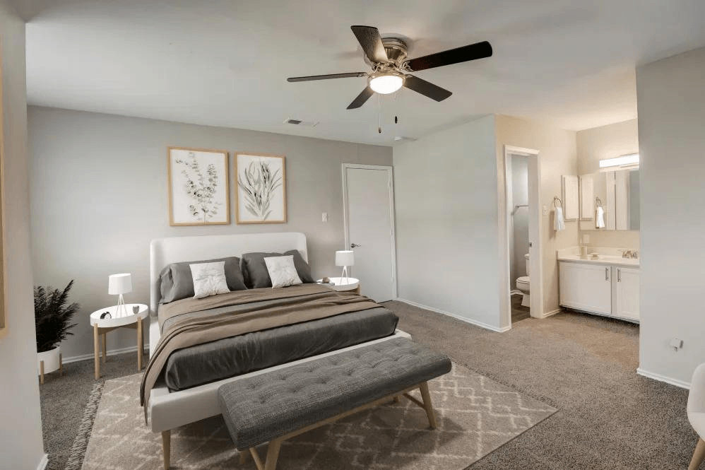 Lawson Apartments - 5608 Royal Ln Benbrook TX | Zumper