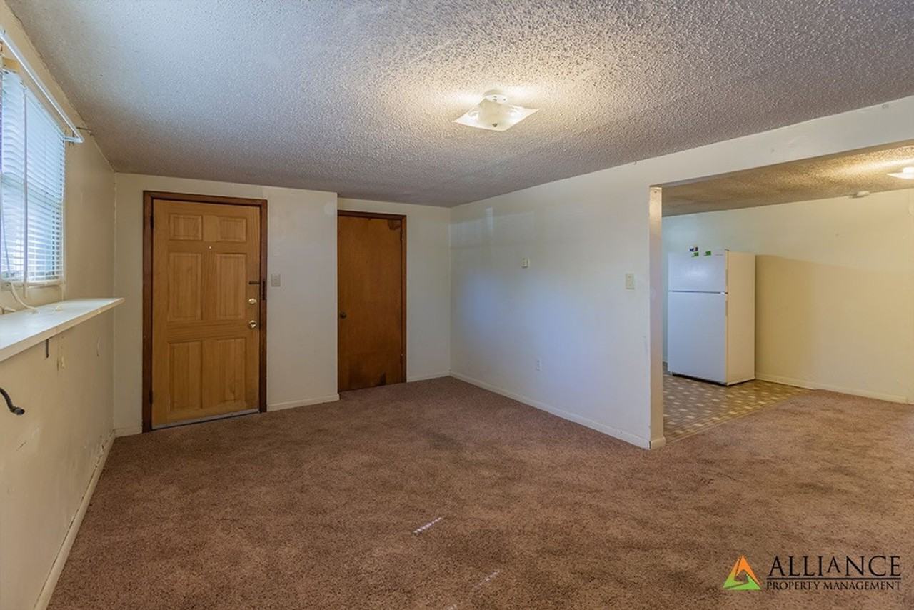 College View Rd. 2006 Apartments - 2006 College View Rd Manhattan KS ...