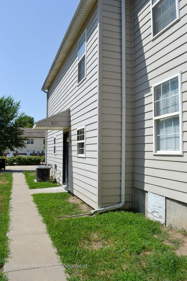 Bluemont Ave. 815-817 Apartments - 815 Bluemont Ave, Manhattan, KS ...