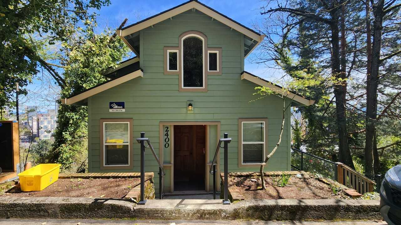 CarFa10 Apartments - 2400 Sw Hoffman Ave, Portland, OR 97201 - Zumper