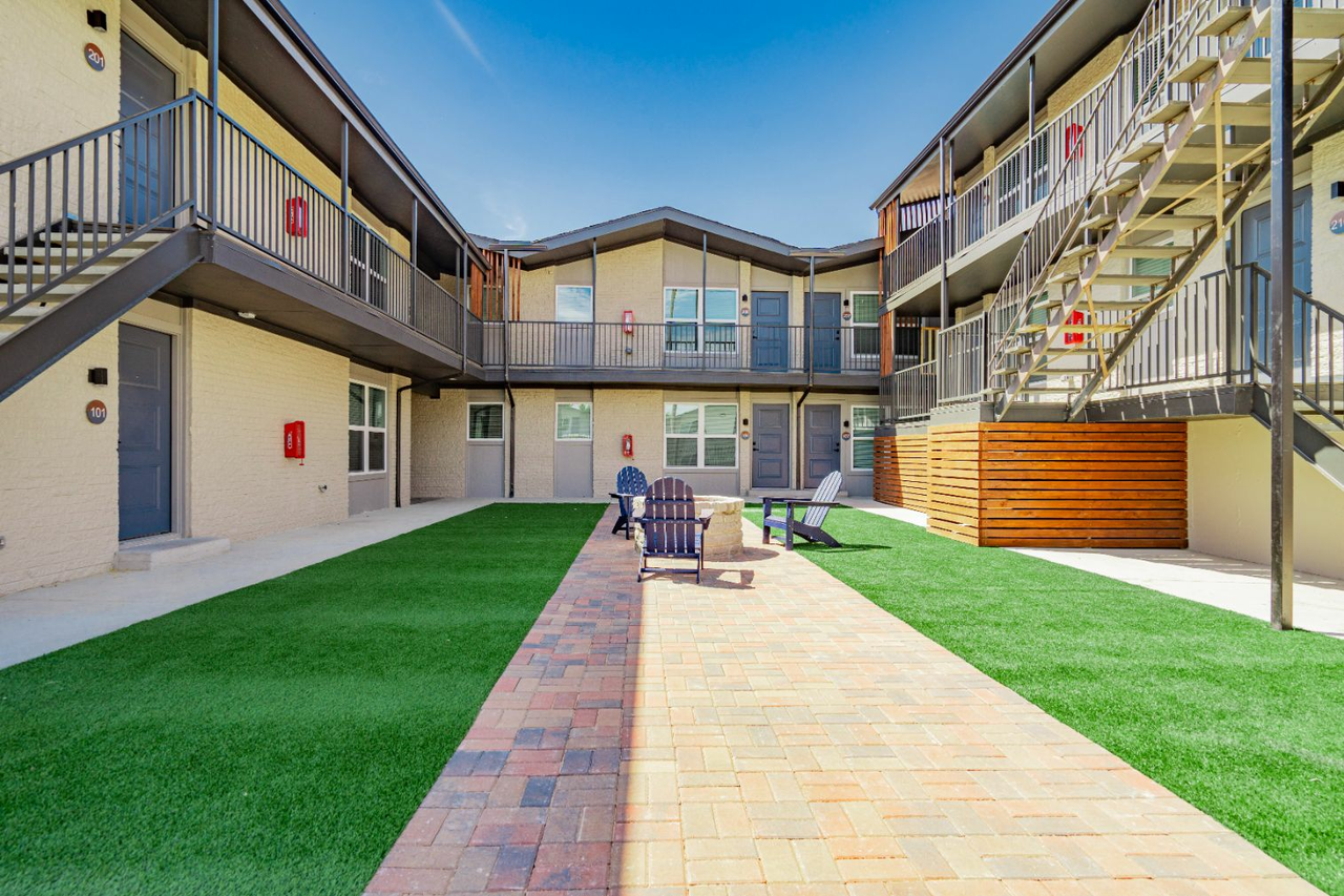 Parkside Green at Bishop Ridge Apartments - 523 North Ewing Avenue ...