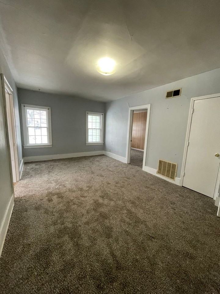1028 Chestnut St, Emporia, KS 66801 - 2 bedroom House Rental - Zumper