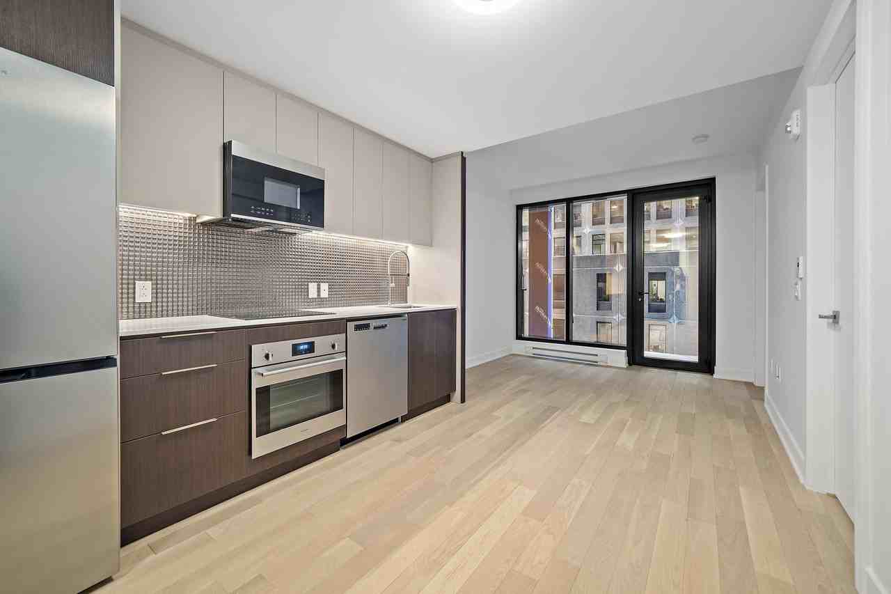 2060 Rue Peel #806, Montréal, QC H3A 0J1 - 1 Bedroom Apartment for Rent ...