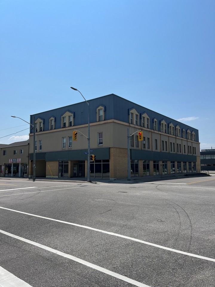 409 Main St E, North Bay, ON P1B 1B6, CAN - 5 unit Rentals - Zumper