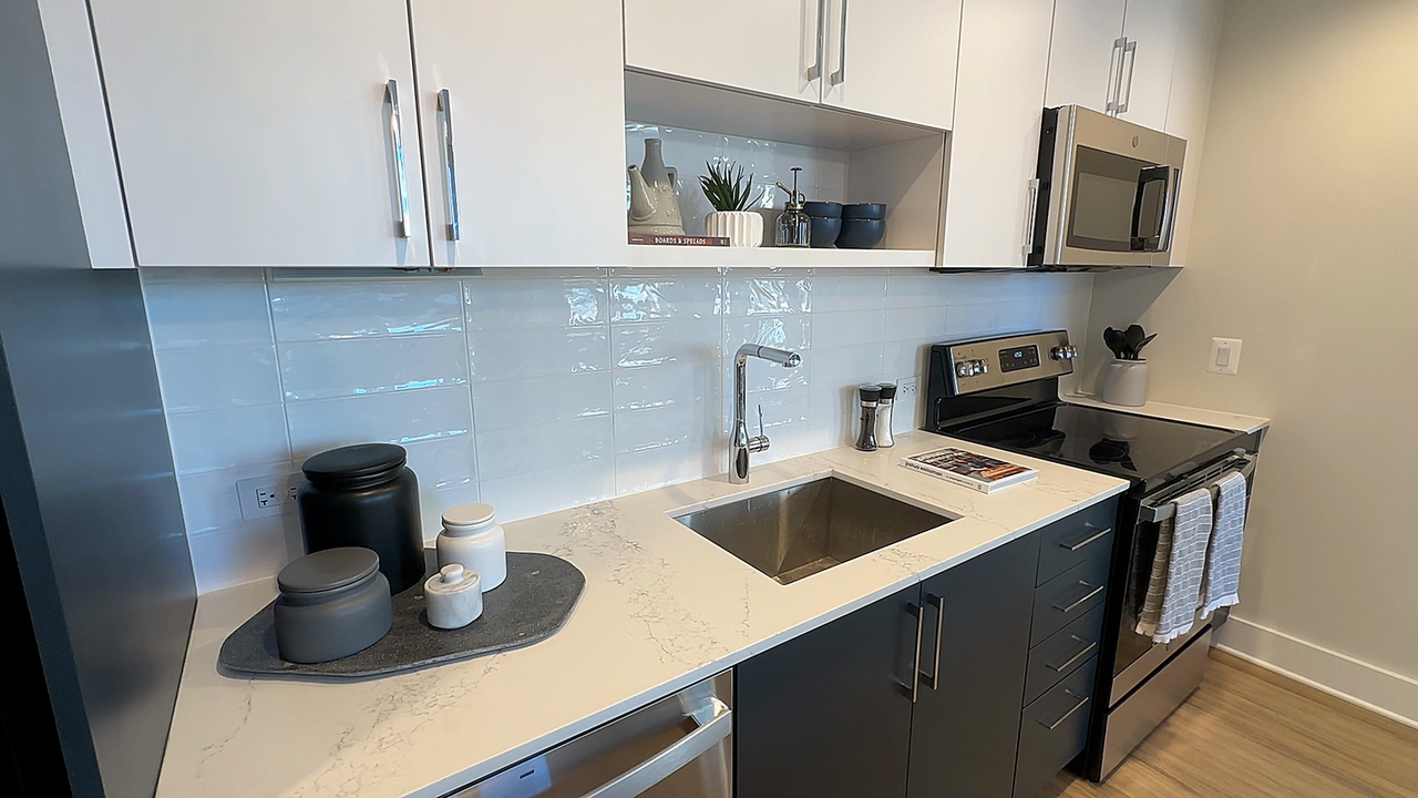 Meridian 2250 at Eisenhower Station Apartments - 2250 Dock Ln ...