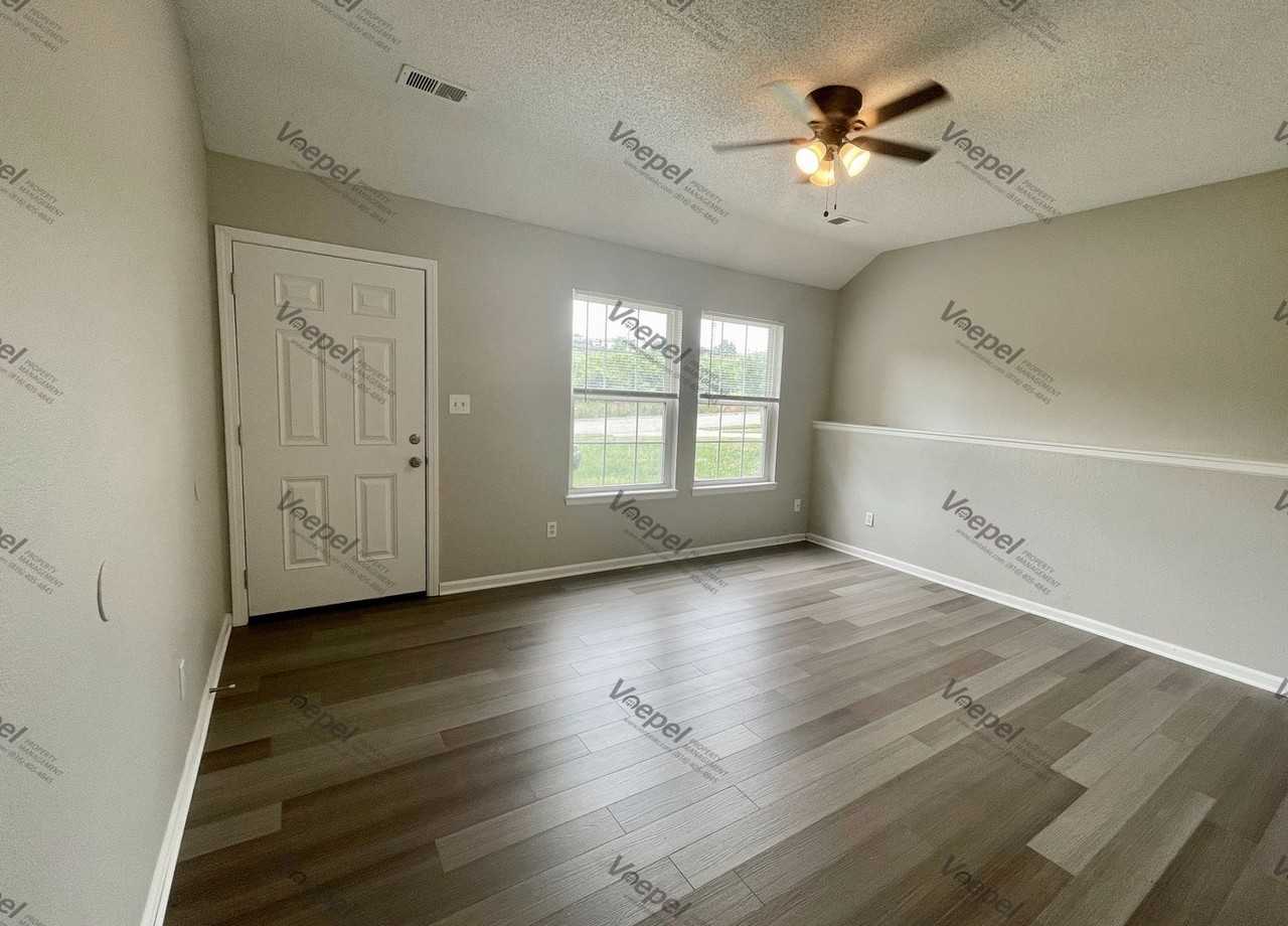 647/649 N. Queen Ridge Ct. Apartments - Independence MO | Zumper