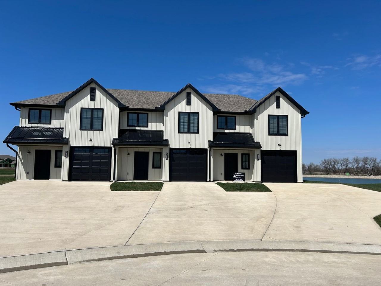 Lake Front Townhomes at Bryson Lake Apartments - 82 Se 381st Rd ...