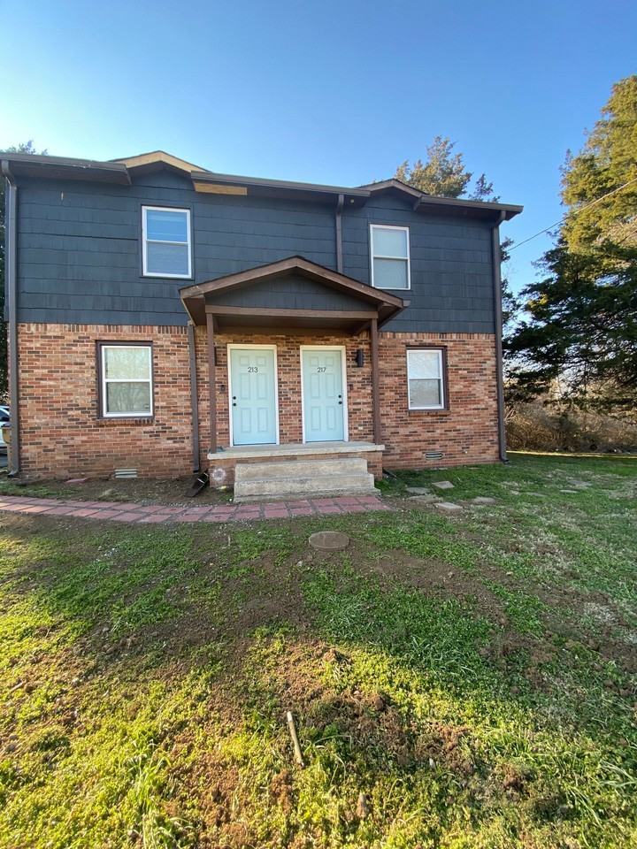 20 minutes from Downtown Nashville 1BR/1BA in Quadplex (two story ...