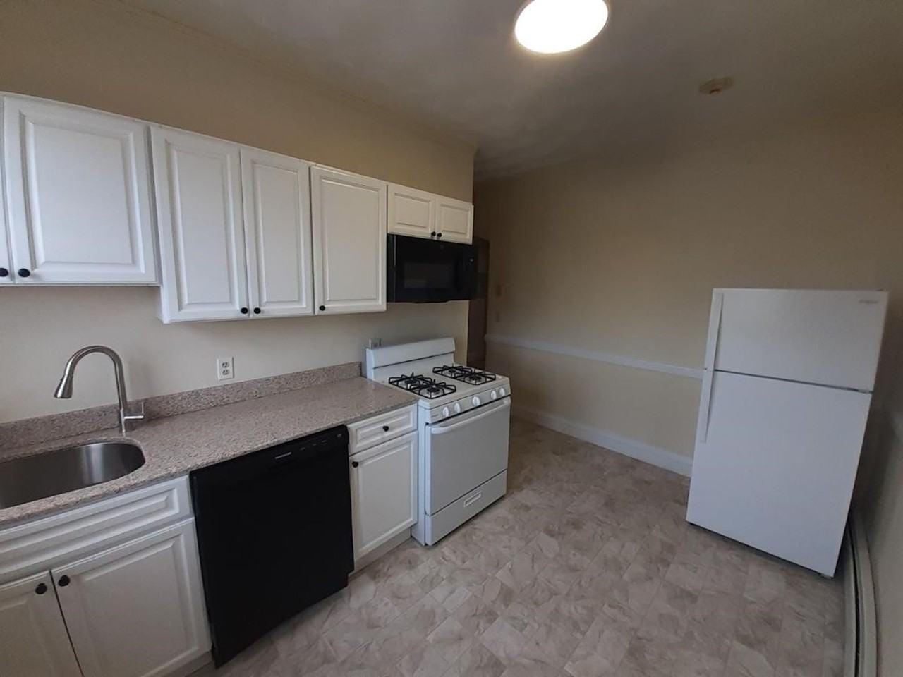 WAYLAND SQUARE REALTY (490) Apartments - 490 Angell St, Providence, RI ...