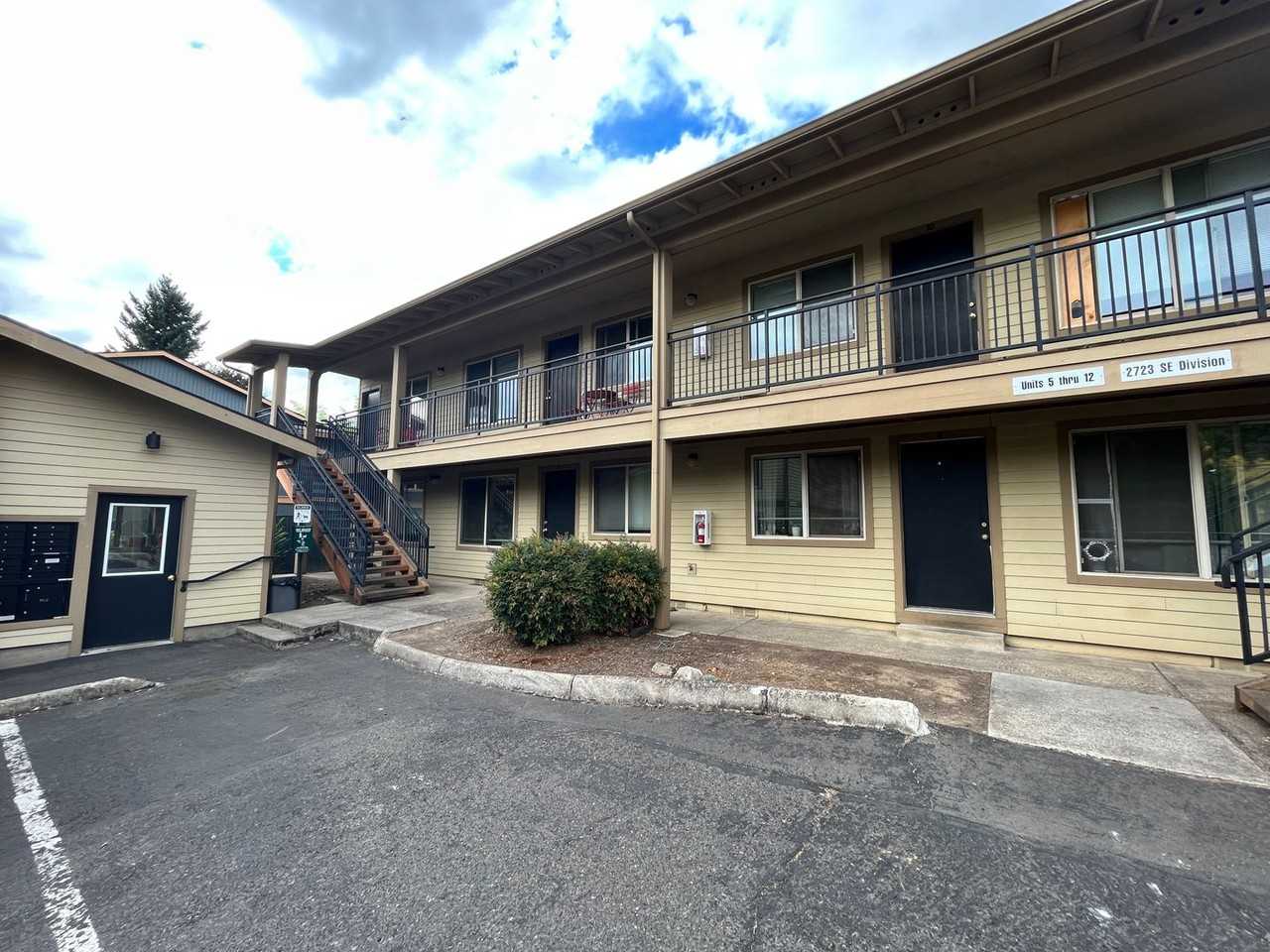 Division Apartments by Star Metro - 2703-2723 Southeast Division Street ...