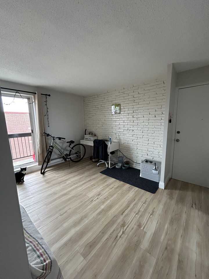 Presland Rd, Ottawa, ON K1K 2B8 Room for $900/month - Zumper Rentals