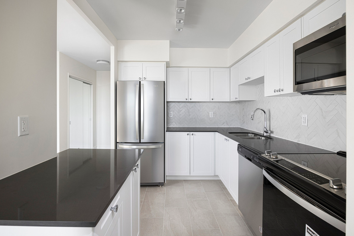 2450 & 2460 Weston Rd. Apartments - 2460 Country Club Towers A Toronto ...