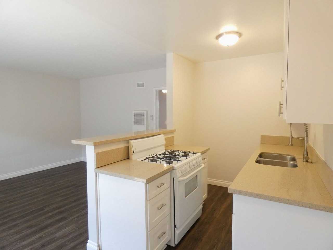 LB0500 (RUBS) (Imp.) Apartments - 500 Saint Louis Ave Long Beach CA ...