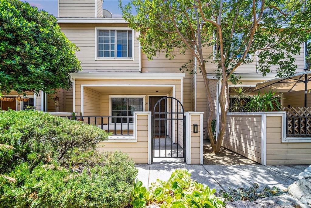 7038 De Celis Pl #20, Los Angeles, CA 91406 2 Bedroom House for $3,100 ...