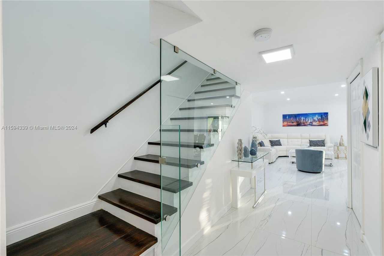 9165 Harding Ave, Surfside, FL 33154 - 2 Bedroom Apartment for Rent ...