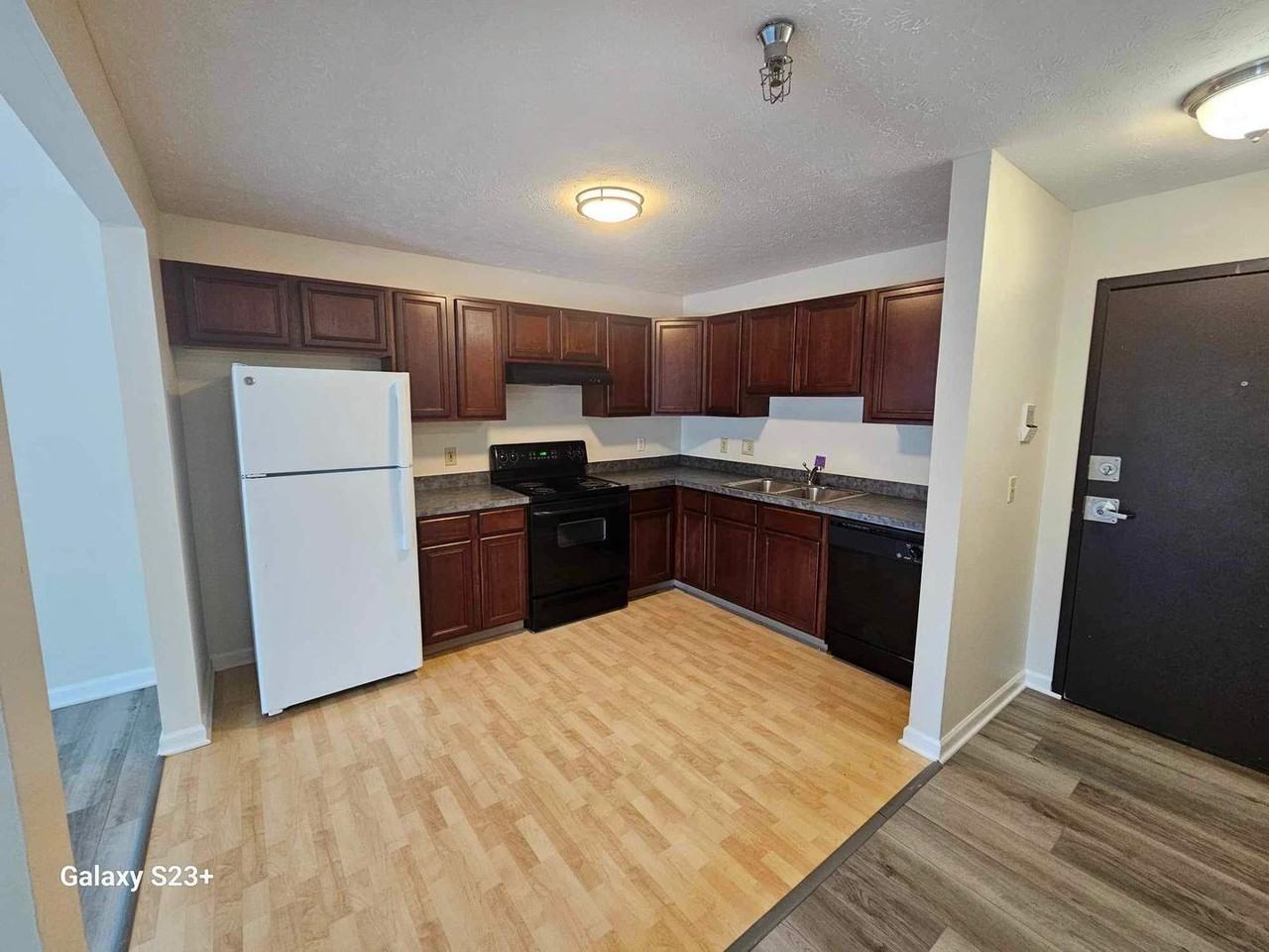 Liberty Commons Building #6 Apartments - 1300 Weathervane Ln Cuyahoga ...