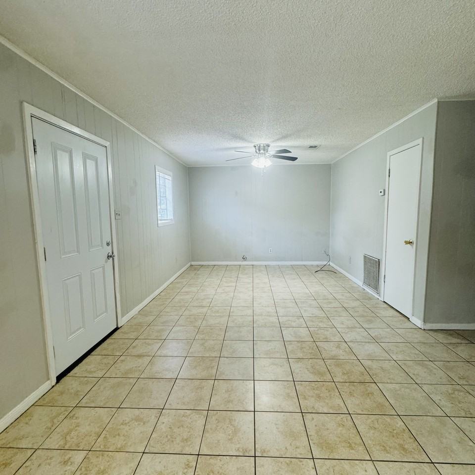 709 N 9Th St Apartments - 709 N 9th St Nederland TX | Zumper