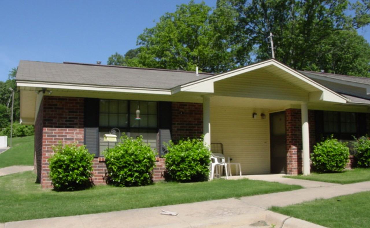 Hackett Manor Apartments - 436 Pine St Clinton AR | Zumper