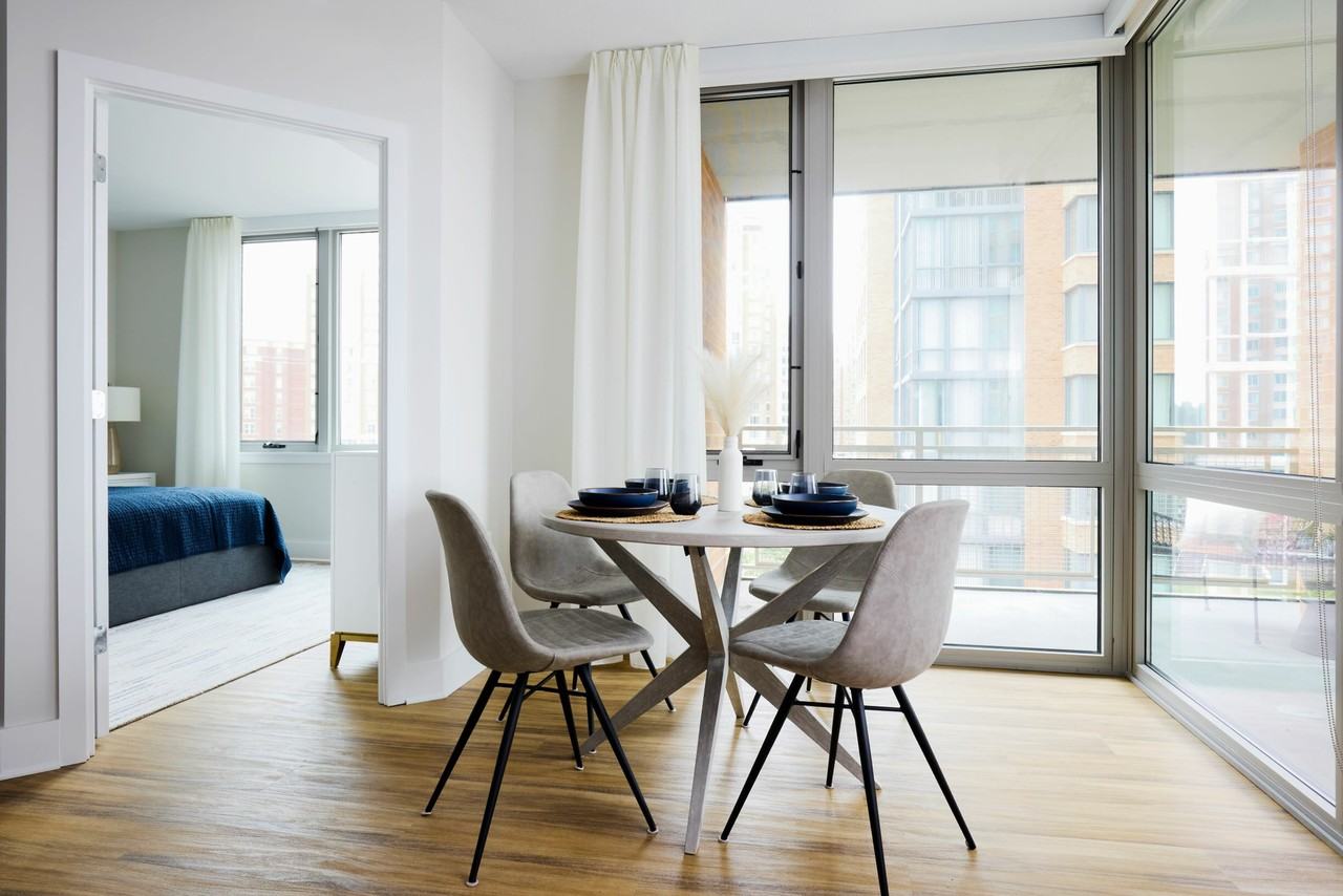 Meridian 2250 at Eisenhower Station Apartments - 2250 Dock Ln ...