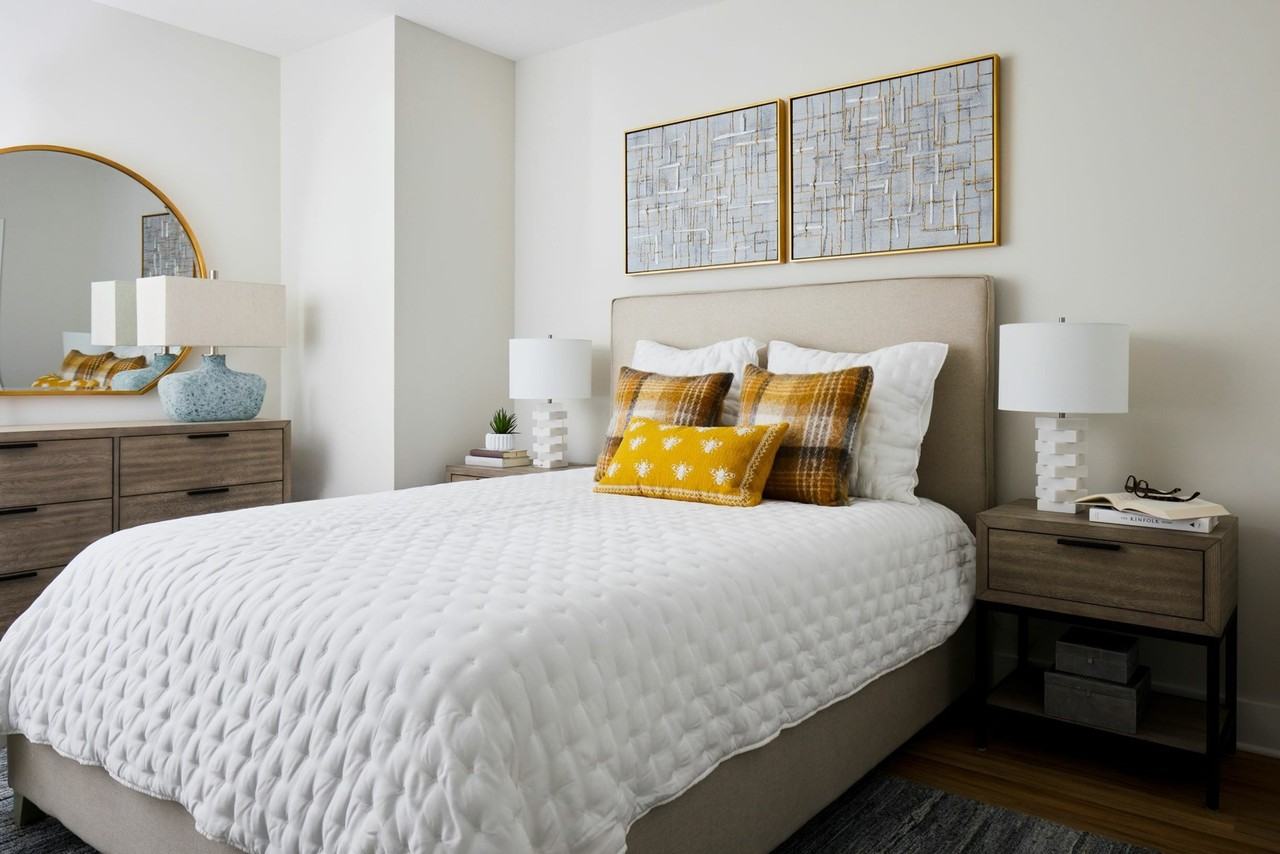 Meridian 2250 at Eisenhower Station Apartments - 2250 Dock Ln ...