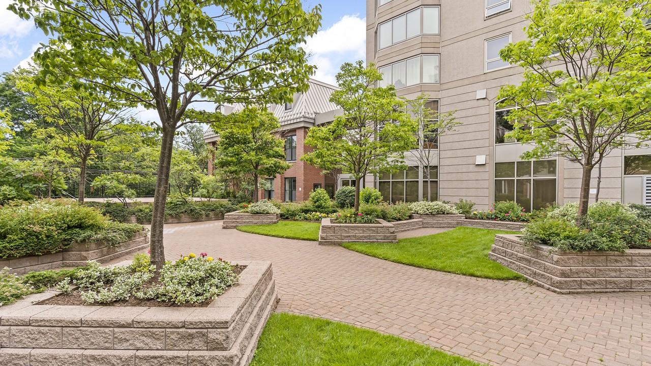 Summer Crest Apartments - 5881 Spring Garden Rd Halifax NS | Zumper