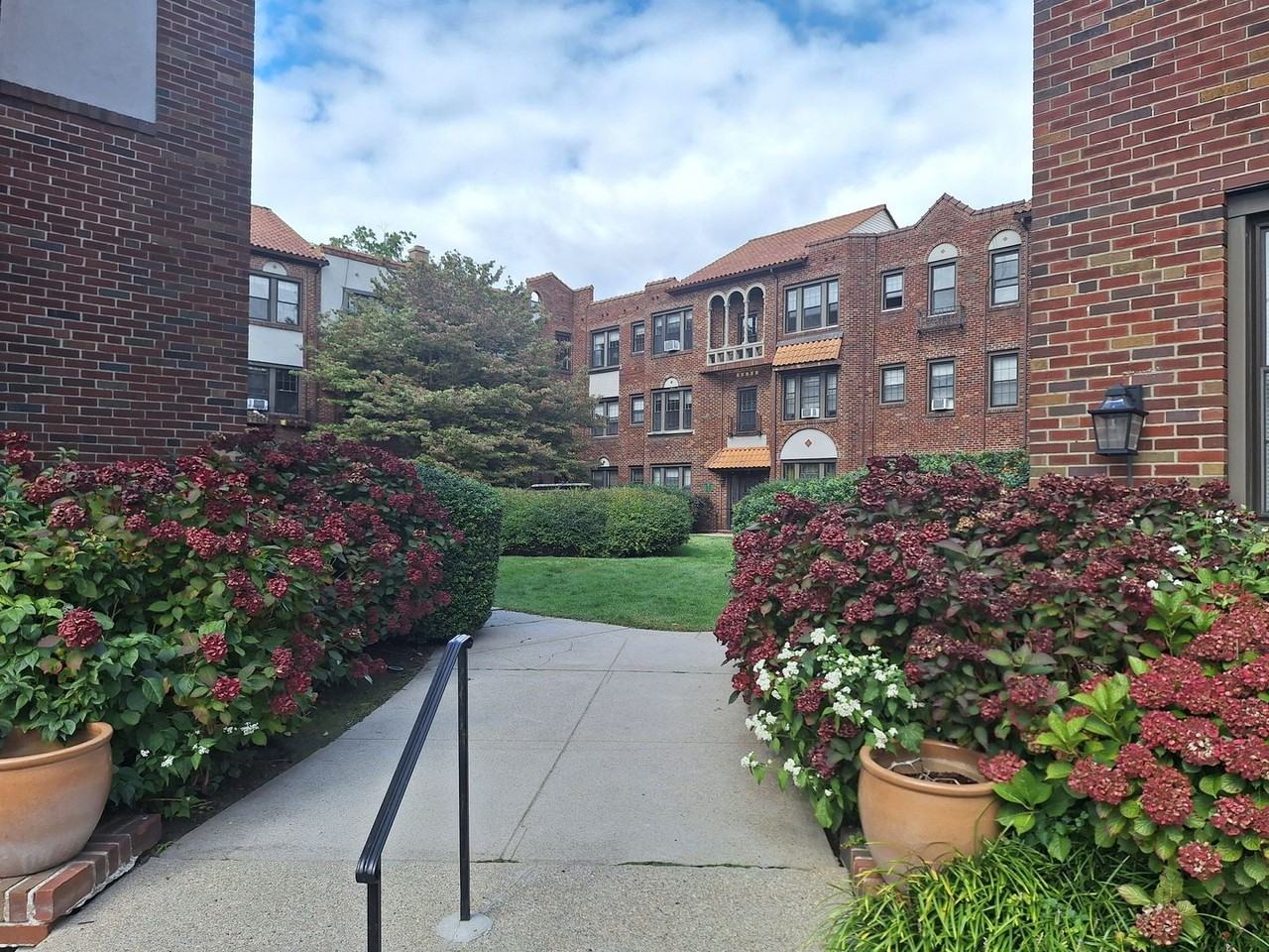 WAYLAND SQUARE REALTY (490) Apartments - 490 Angell St Providence RI ...