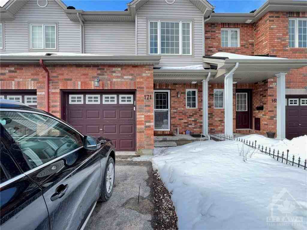 Fernbank Rd & Romina St, Ottawa, ON K2S 0J7 - 3 Bedroom Apartment for Rent | PadMapper