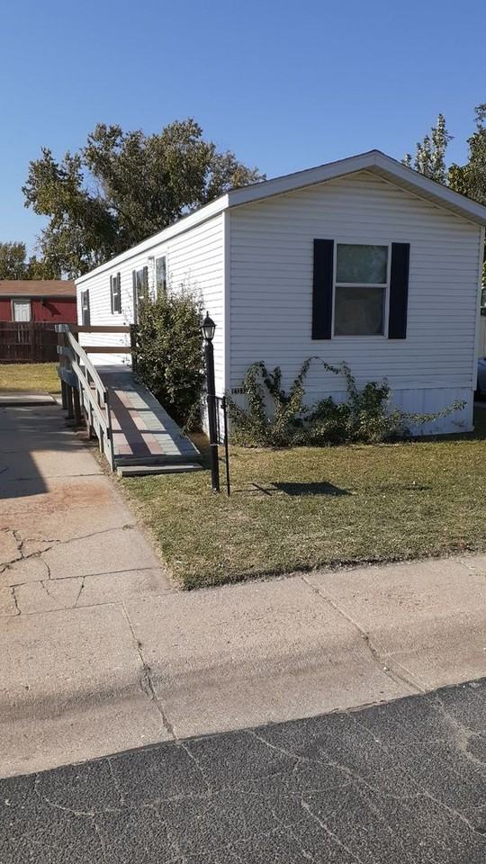 Coach Lamp Mobile Home Park Apartments - 1200 E 11th Ave Hutchinson KS ...