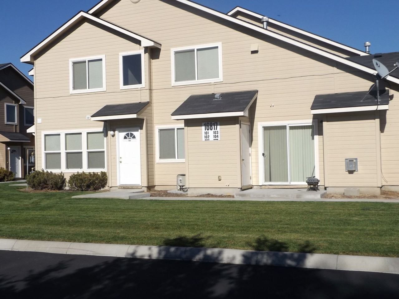 16817 Pinehurst Townhomes Apartments - 16817 N Pamelas Loop Nampa ID ...