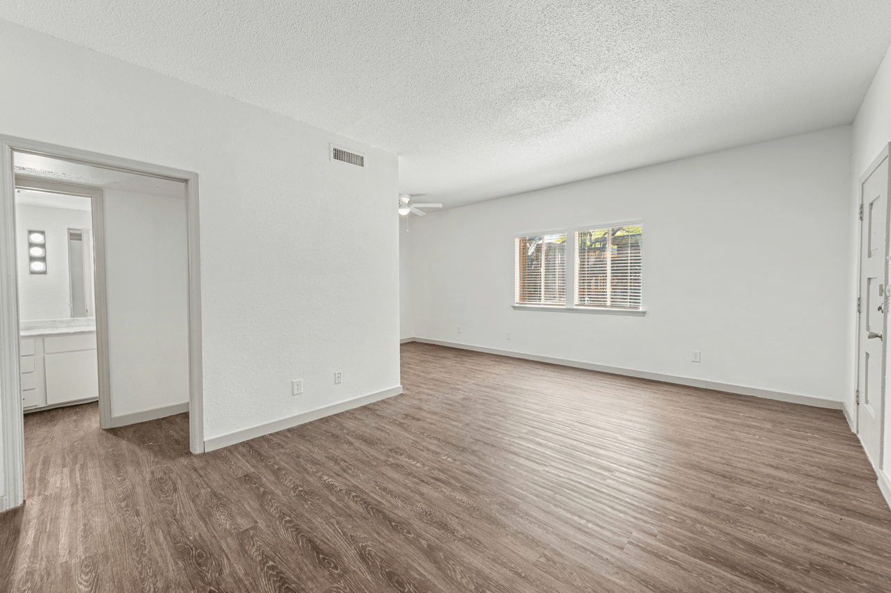 Oaks at Spring Valley Apartments - 740 W Spring Valley Rd Richardson TX ...