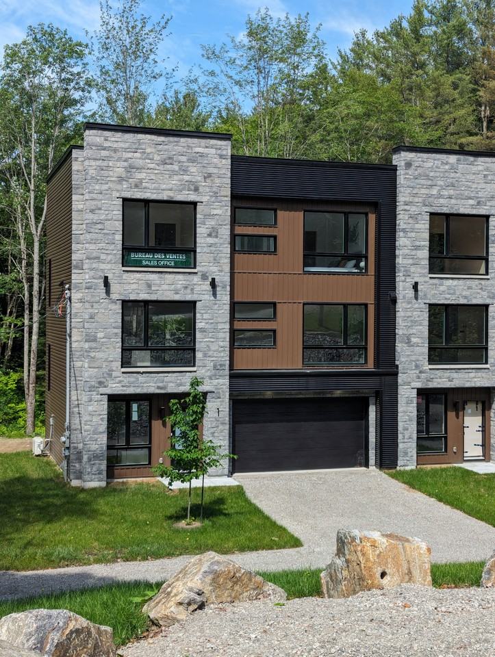 LUXURY TOWNHOUSE IN CANTLEY QUEBEC Apartments - 6 Rue Amik Cantley QC ...