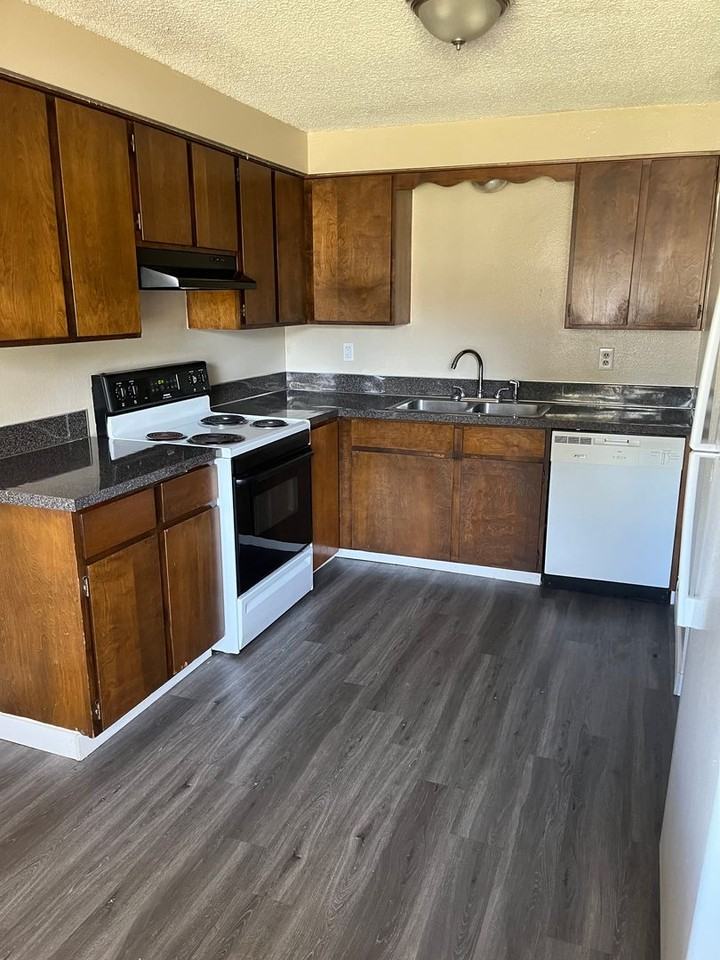 Sunset Village Apartments - 120 Morse Park Way Longview WA | Zumper