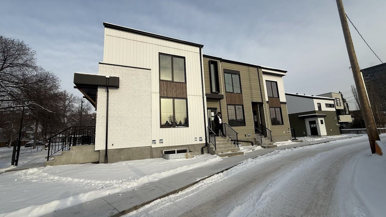 Townhouse Style Units in Grovenor Available NOW!!! Apartments - 10169 ...