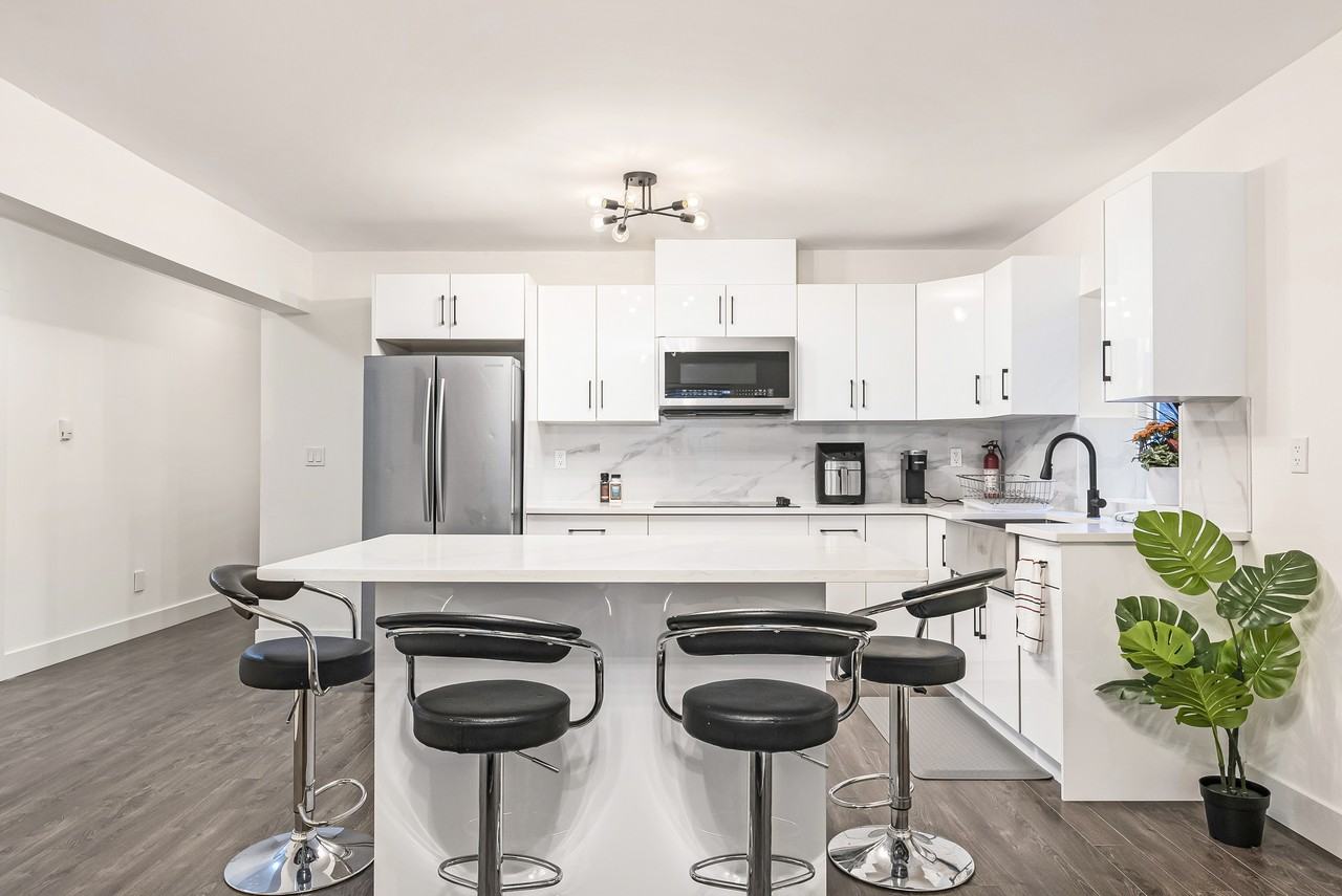 15647 107 Avenue, Surrey, BC V4N 3H8, CAN - Zumper