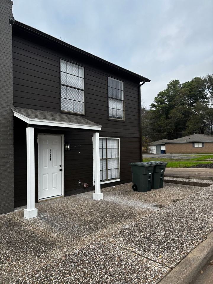 Normal Park Townhomes Apartments - 604 Normal Park Dr Huntsville TX ...