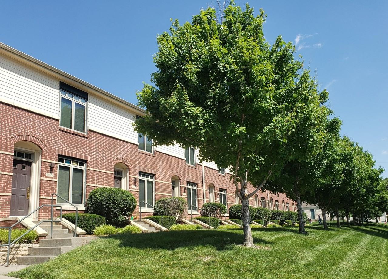 MCCOLLUM Apartments - 1013-1029 Manhattan KS | Zumper