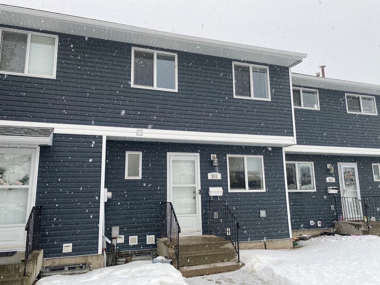 3 Bedroom 1.5 Bathroom Townhouse in Dunluce Apartments - 551 Dunluce Rd ...