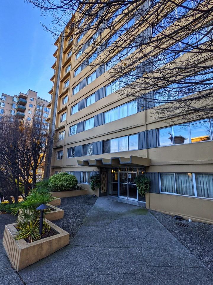 Crown Towers Apartments - Carnarvon St & 4th St New Westminster BC | Zumper