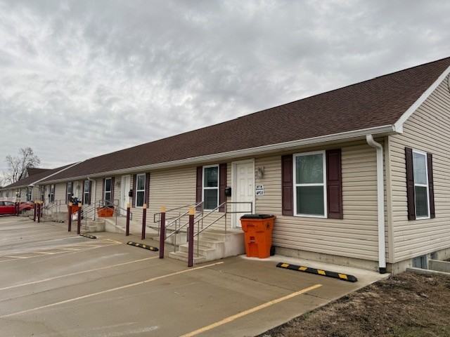 907 North Riverside Drive Apartments - 907 N Riverside Dr Winamac IN ...