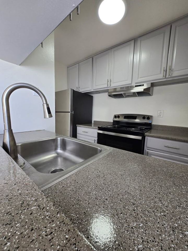 The Villa on Bells Apartments - 1830 1830 - 1834 Bell Street Sacramento ...