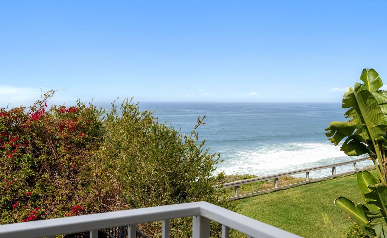 Pacific Crest Apartments in Encinitas - 330 W I St Encinitas CA | Zumper