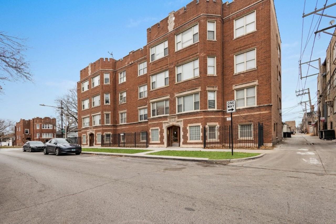 (NLM) APM 7655 South Yates Blvd (SD INT) Apartments - 7655 S Yates Blvd ...