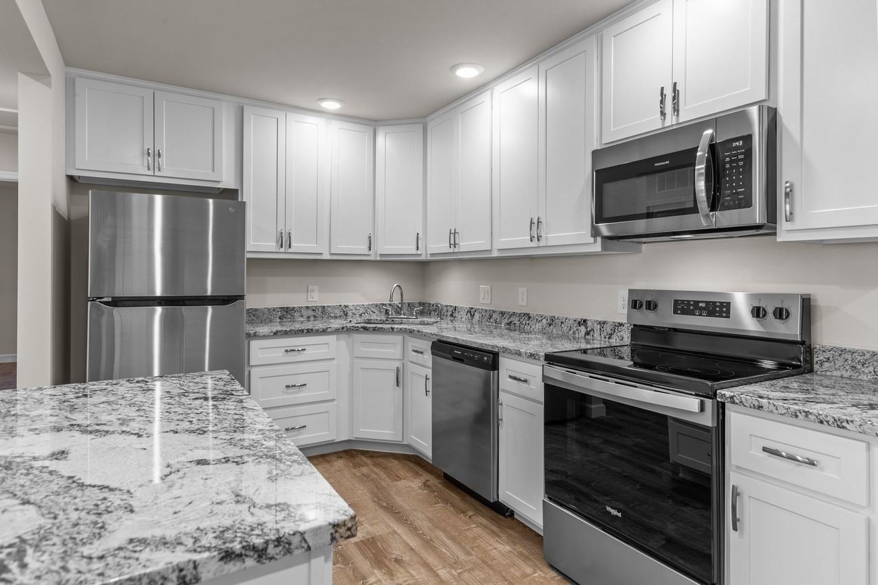 Sherman Square Apartments - 2000 Sherman Square Dr Saint Charles MO ...