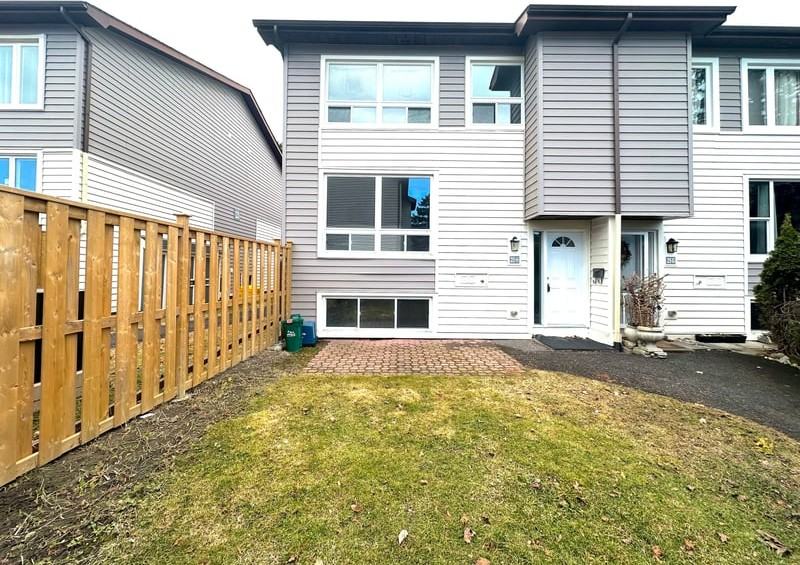25 Banner Rd Unit H Townhouses - 25 Banner Rd Ottawa ON | Zumper