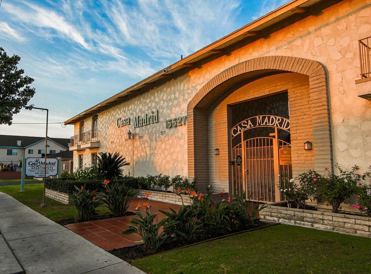 Casa Madrid Apartments (CM #706) - 15527 Woodruff Ave Bellflower CA ...