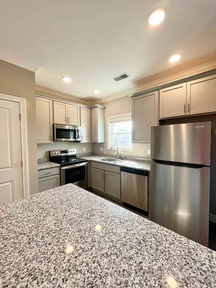 Keystone Commons/ 2196 Apartments - 2196 Prospector Ct Bowling Green KY ...