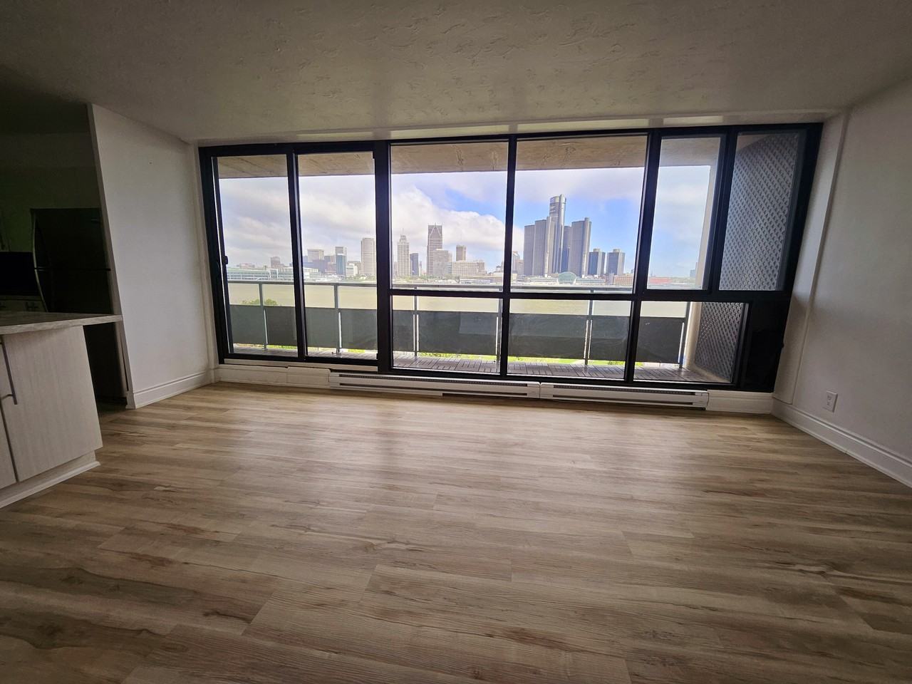 111 Riverside Drive East, Windsor, ON - Condo for rent