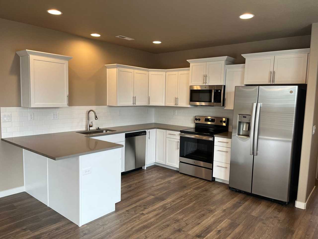 Receive $500 Off First Month’s Rent w/12 Month Lease! Apartments - 2539 ...