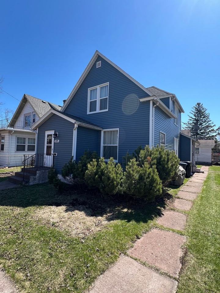305 38th Ave E, Superior, WI 54880 - 3 bedroom House Rental - Zumper